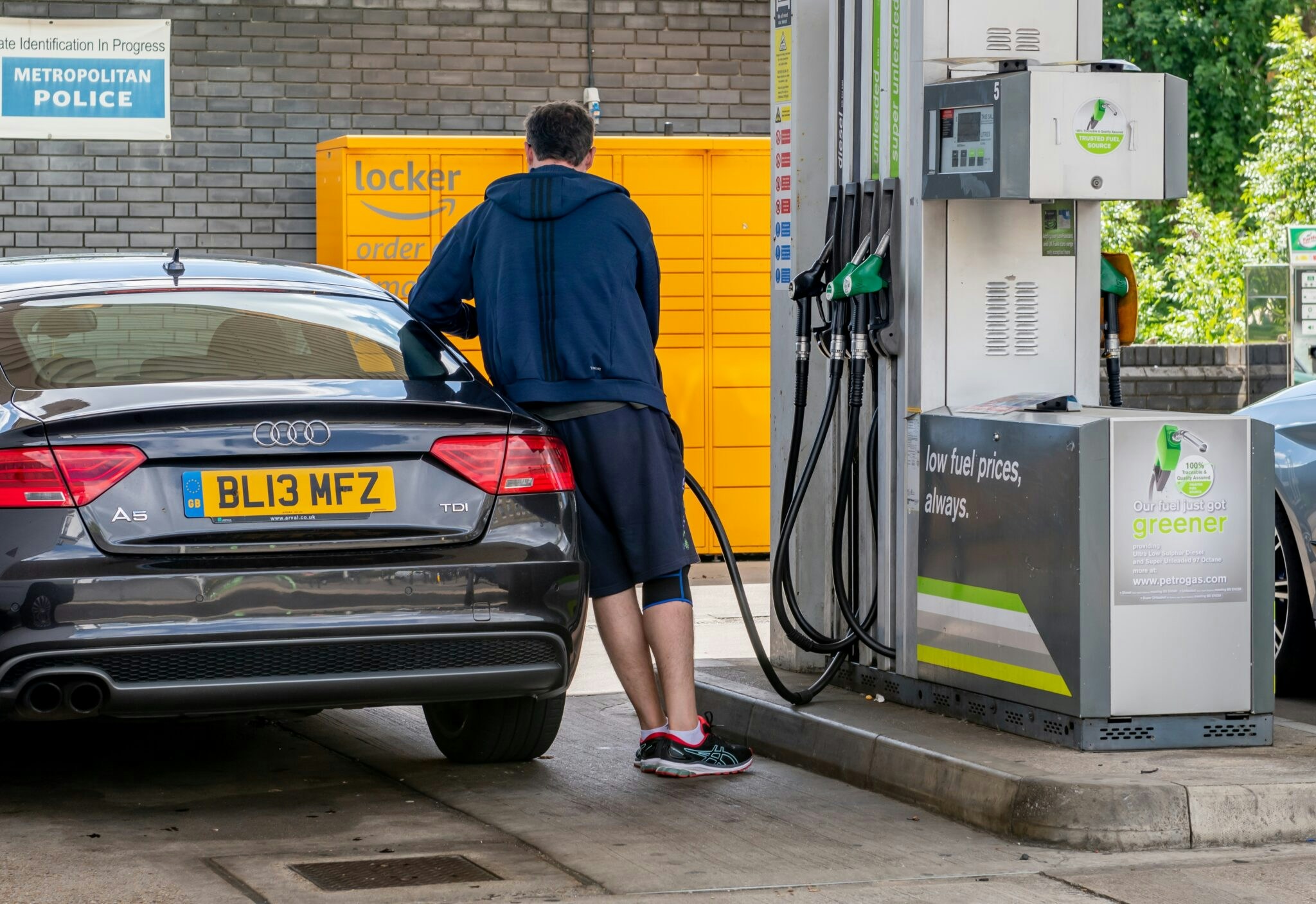 Do Electric Cars Have Gears? (2026 Update) | Motorway